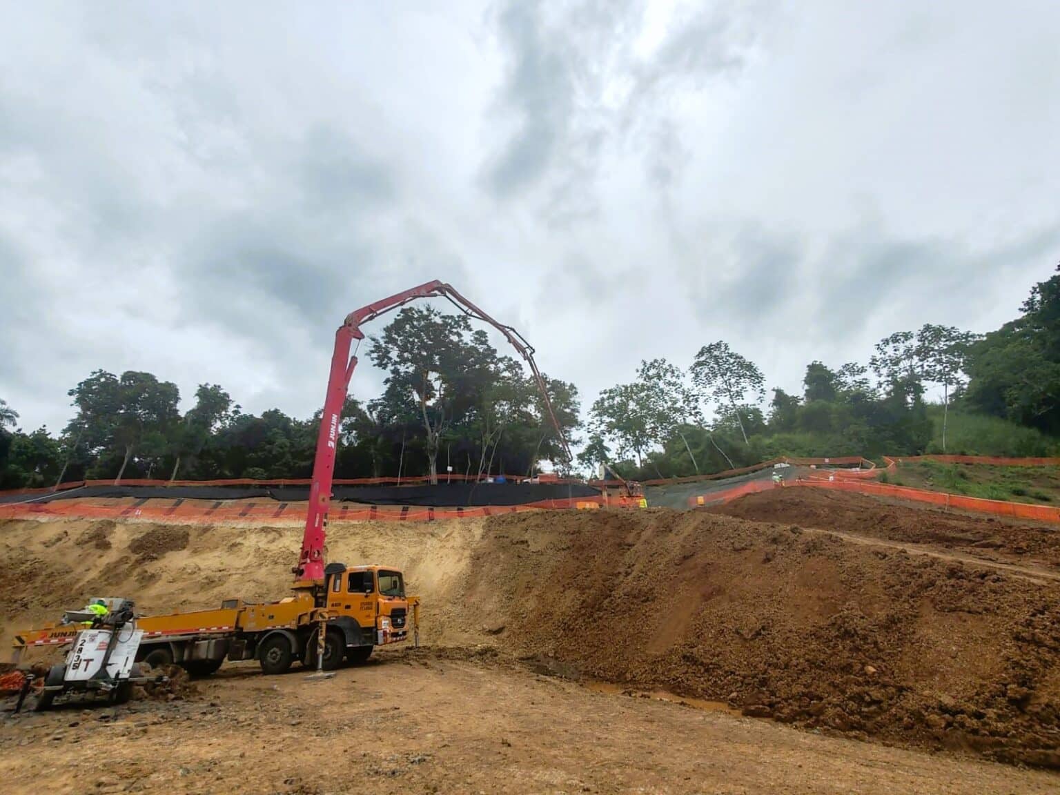 Farfán, construcción de muro anclado para Consorcio Línea 3 HPH ...